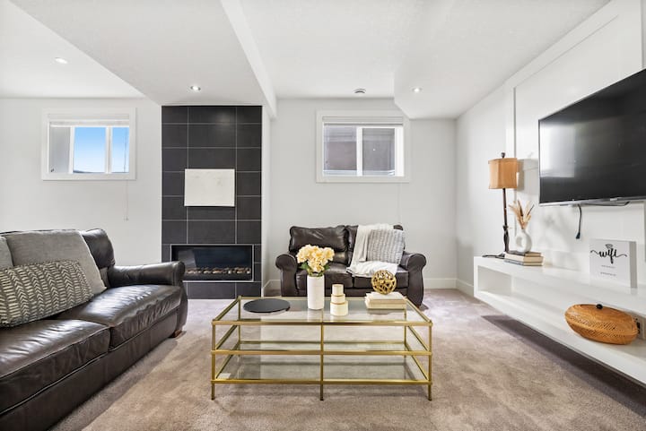 Luxury Walkout Basement Suite - Calgary