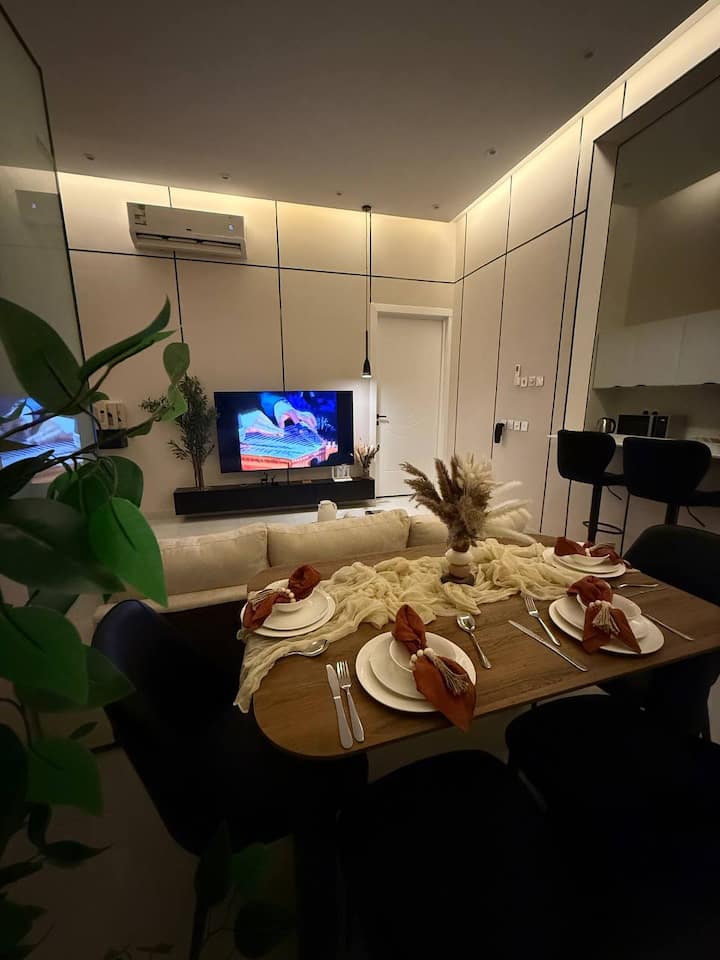 Kanaf Riyadh/2br
شقة فاخرة
 البابطين | الرمال - Riyadh King Khalid Airport (RUH)