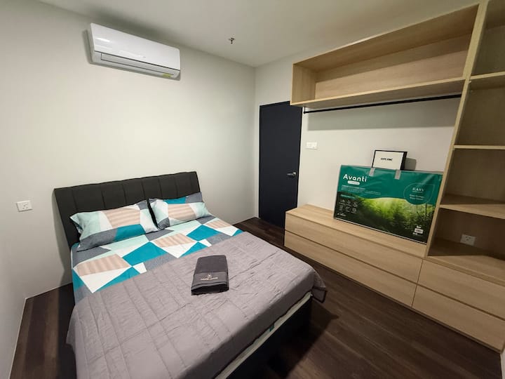 Kch>near Vivacitynorthbank-2room 6pax- Red - Kuching