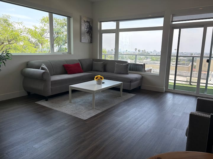 Hollywood - Steps From It All - West Hollywood