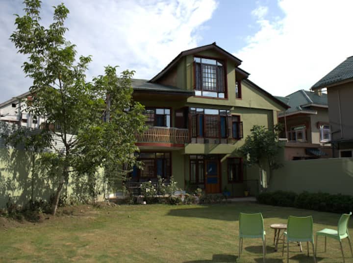 The Velvet Nest
•Entire 3bhk Villa• - Srinagar