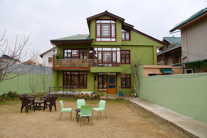 The Velvet Nest
•Entire 3bhk Villa• - Srinagar