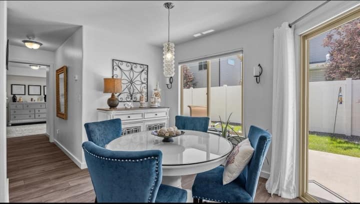 Coming Soon! King Bed, Free Parking, Pet Friendly - Grand Junction, CO