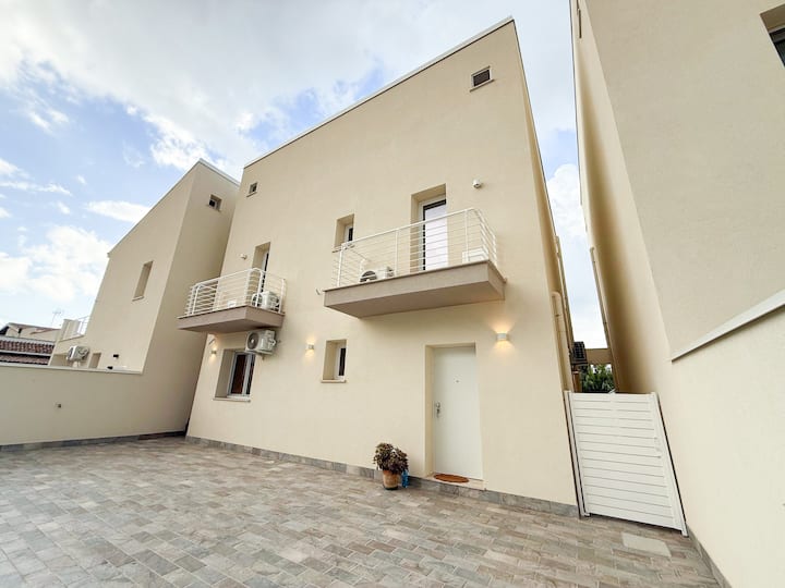 Villa Elagante Per Le Tue Esigenze
Magnolia Home - Terrasini
