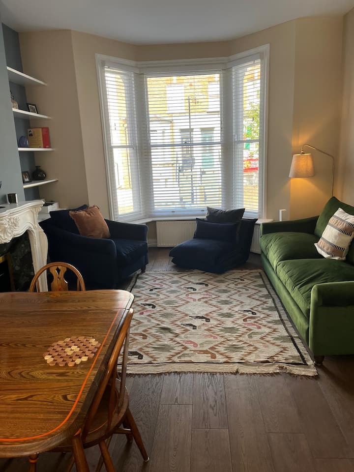 Bohomeian Bright Spacious 2 Bedroom House - London, UK