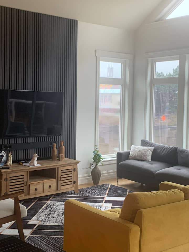 Bright, Stylish & Modern Getaway - Saint John, Canadá