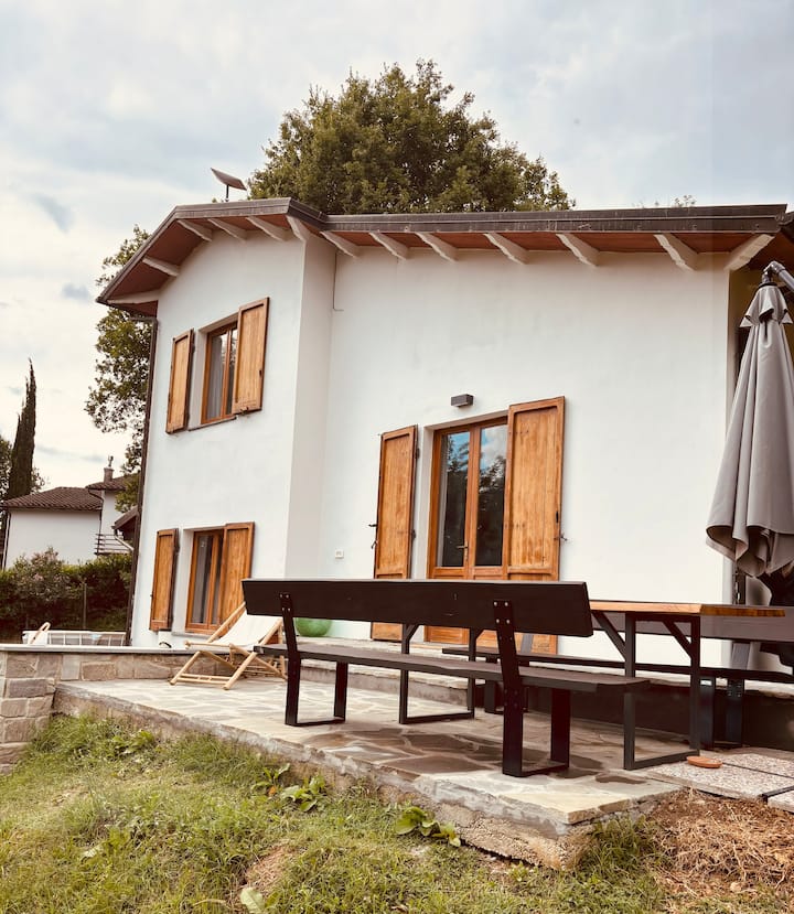 Stunning 4-bedroom Near Barga - Abetone