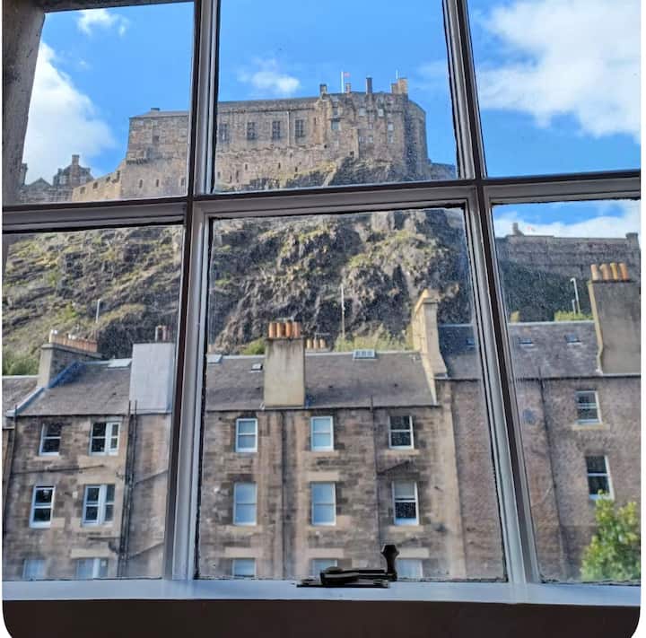 Castle View Studio Flat - Edinburgh