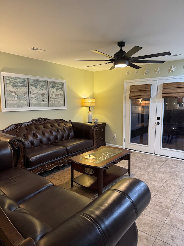 Resting Beach Place Pet Friendly Coastal Comfort - Murrells Inlet, SC