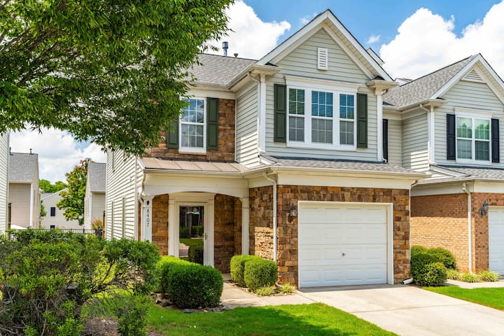 Cozy And Connected - Raleigh, NC