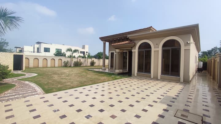 Lawn & Luxe: 2 Br Stay With Grand Event Space - Lahore