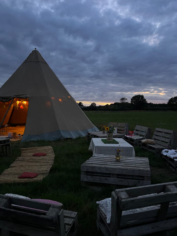 Tickton Farm Tipi Hideaway - Beverley