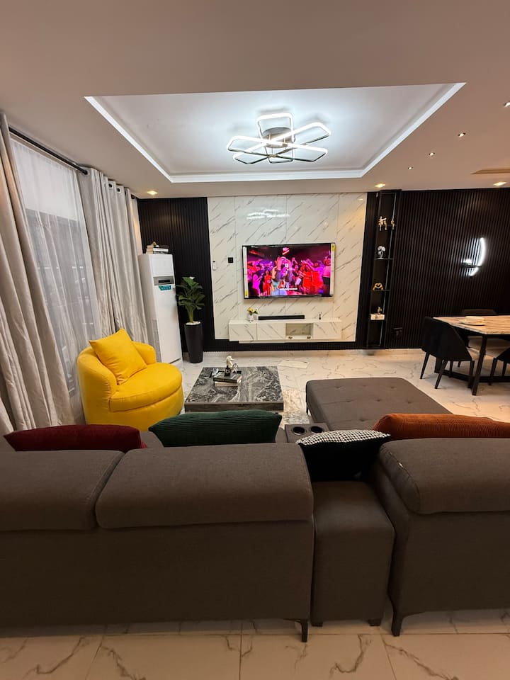 Luxury 2br – Wi-fi, Parking & Self Check-in Lekki - Nigeria