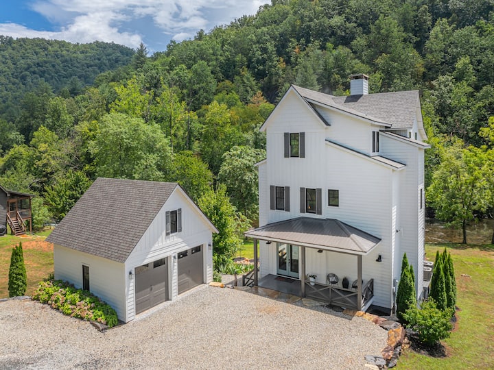 Tower On The Tuck: Walk To Wcu+riverfront+sauna - Sylva, NC