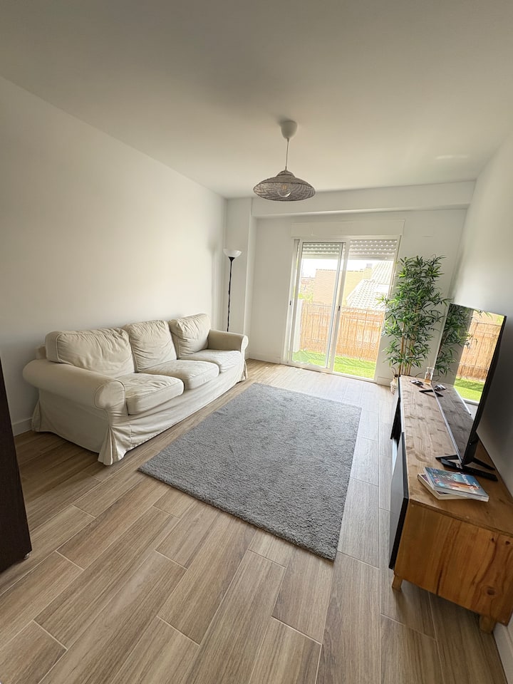 Excelente Piso Soleado Con Balcón A 1 Min Metro - Paterna