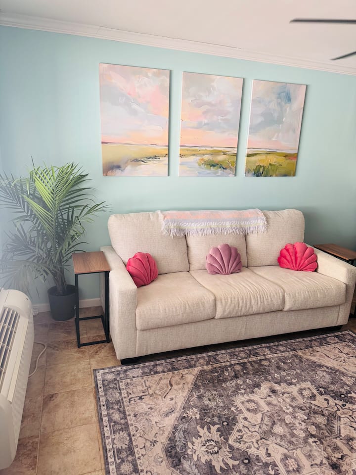 Cozy Coastal Charm In North Myrtle Beach - Little River, SC