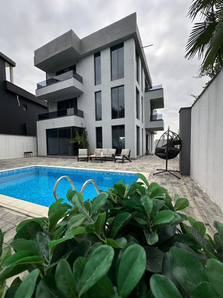 Villa With Swimming Pool - Batumi