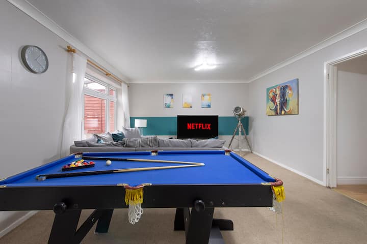 4 Br House With Pool Table- Long Stay - Maidstone