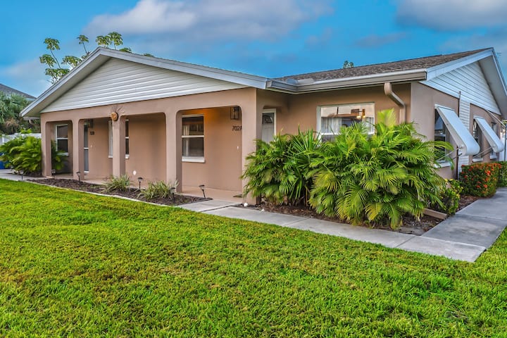 Waterfront Duplex, Walk To The Beach - Venice Beach, FL