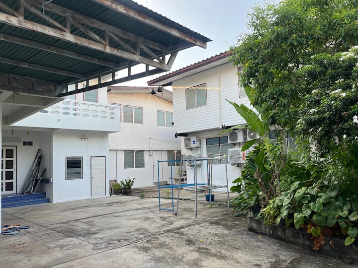 2-story House In Peaceful Neighborhood, Near Mrt-1 - 방콕