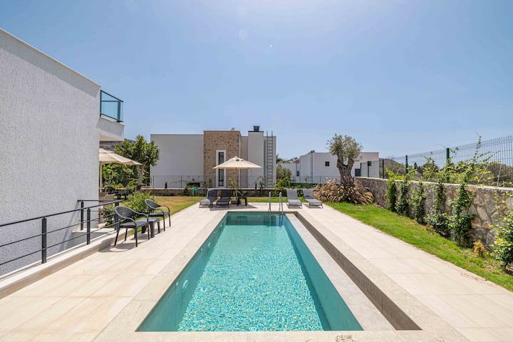 4-br Villa With Pool In Gumusluk Close To The Sea - Yalıkavak