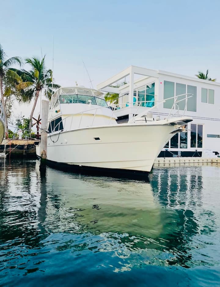 Sentient: Spacious 65’ Yacht With Full Amenities - Stock Island, FL
