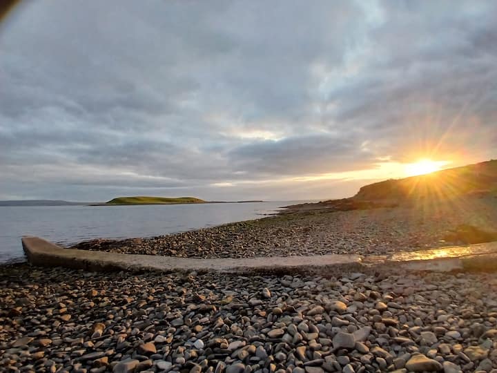The Estuary @ Crotty's Corner (Twin King) - Kilkee