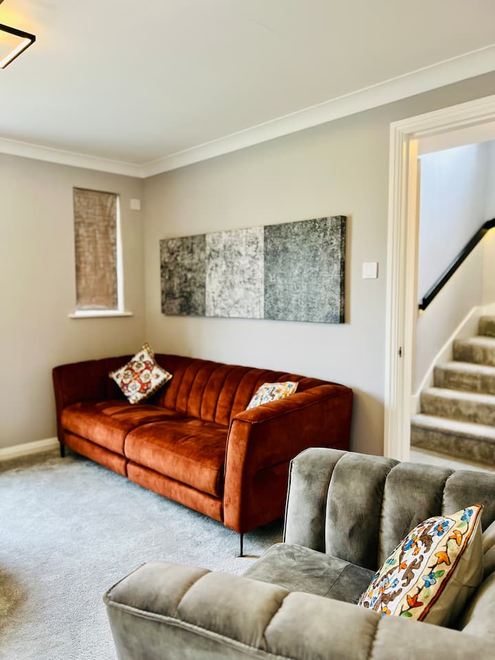 Spacious Luxury Home With Garden & Parking - Colchester Zoo
