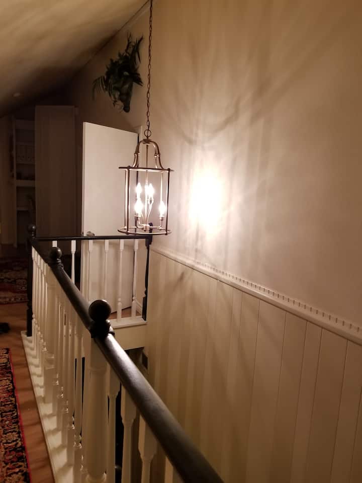 Private Upstairs Apartment - Magic Mountain, CA