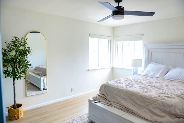 Belmont Shore Coastal Escape New - Seal Beach, CA