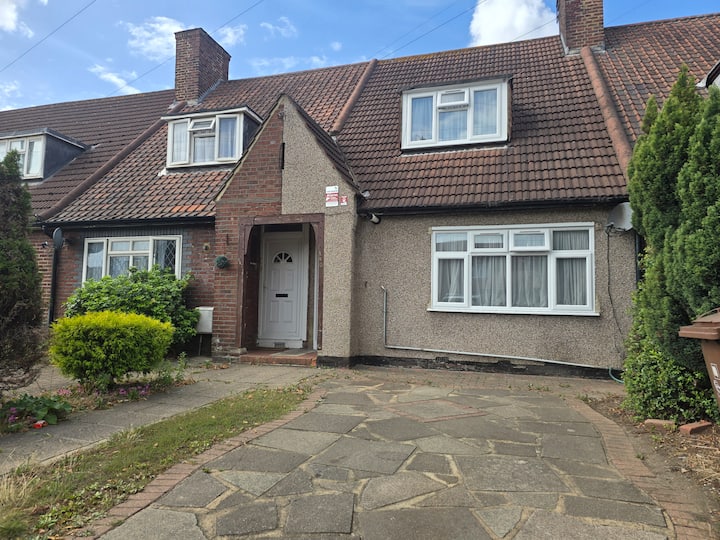 2 Bed House - Chadwell Heath Station - Ilford