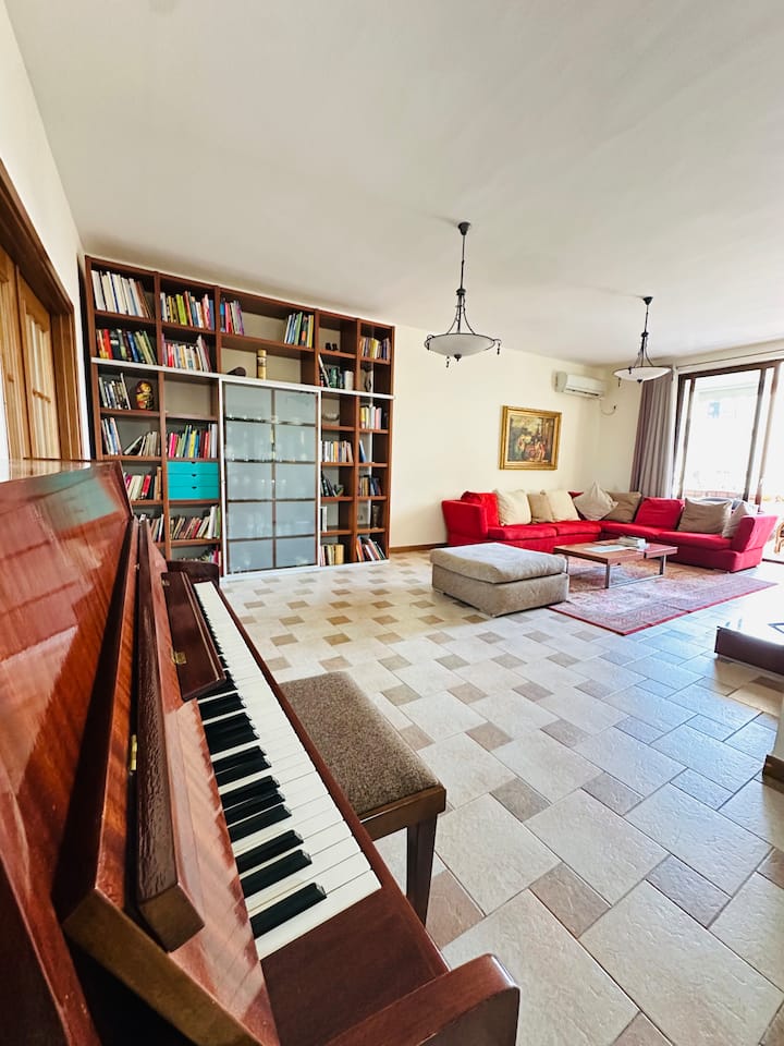 Spacious Central Apartment - Tirana