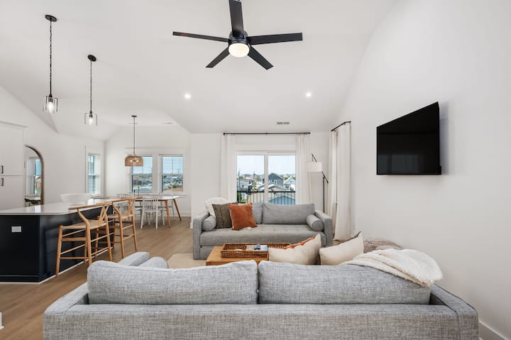 Pet Friendly! Pool! Steps To The Beach! - Kitty Hawk, NC