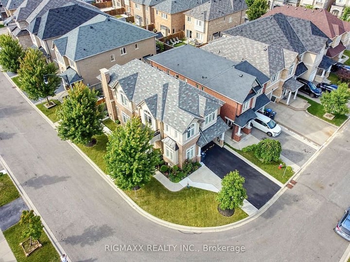 Luxury Stay: 3 Beds 3 Rooms Absolute Privacy - Brampton