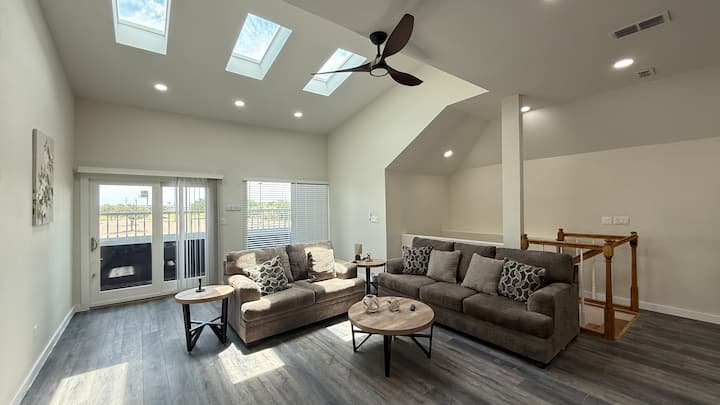 Spacious 2nd Fl 3br Duplex W/ Garage Near Shopping - Edinburg, TX