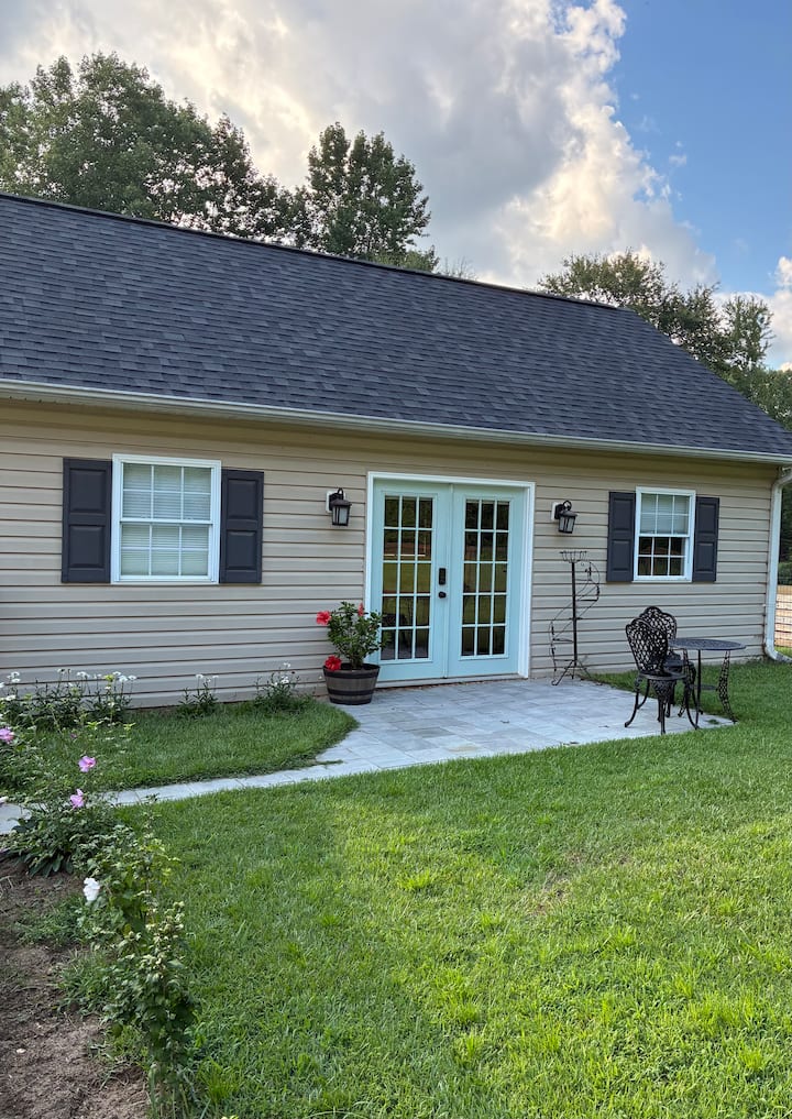 Clean. Comfortable. Convenient. - Travelers Rest, SC
