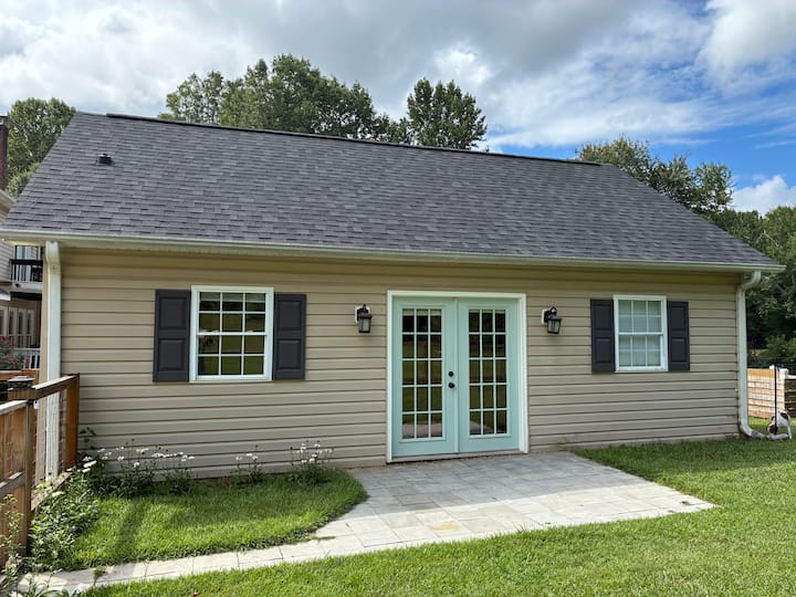 Clean. Comfortable. Convenient. - Travelers Rest, SC
