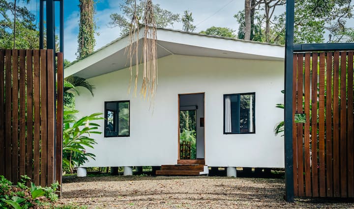 Hummingbird Beach House - Punta Uva