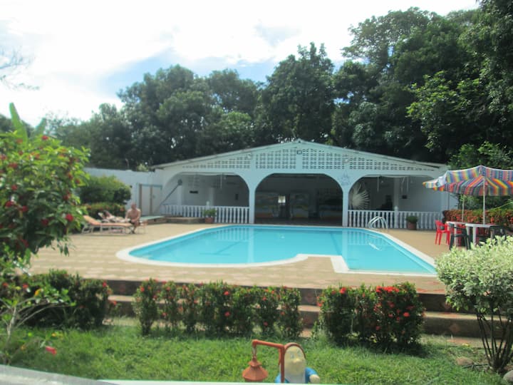 Casaquinta Con Piscina Privada - Carmen de Apicalá