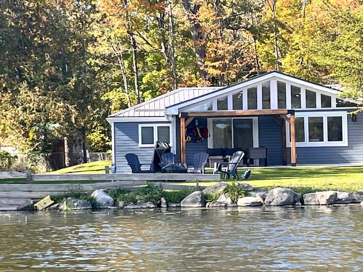 Waterfront Cottage • Dockside Firepit Bliss - Campbellford