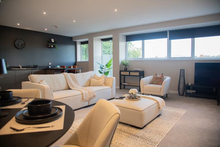 Stylish Contemporary 2-bed Flat - Ipswich, UK