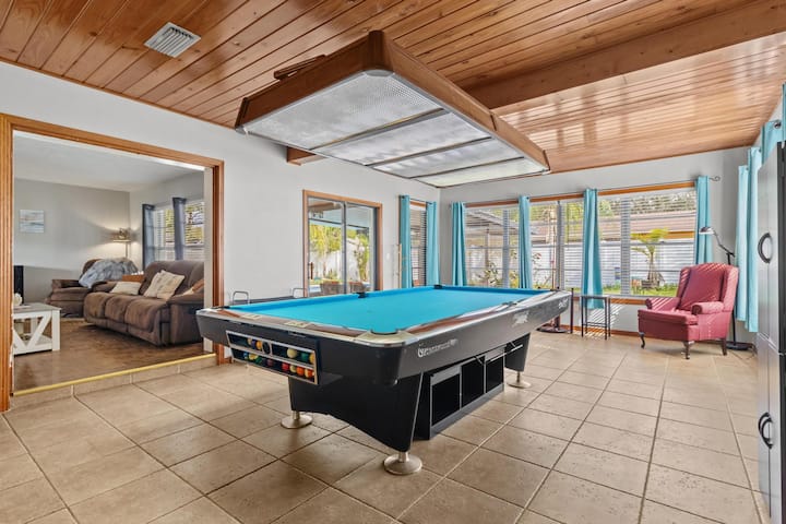 Sunny Tampa Oasis W/ Private Pool & Billiards Room - Temple Terrace, FL