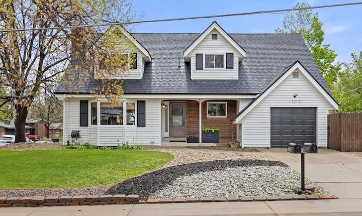 Arvada Abode Modern Family Retreat | Sleeps 10 - Golden, CO