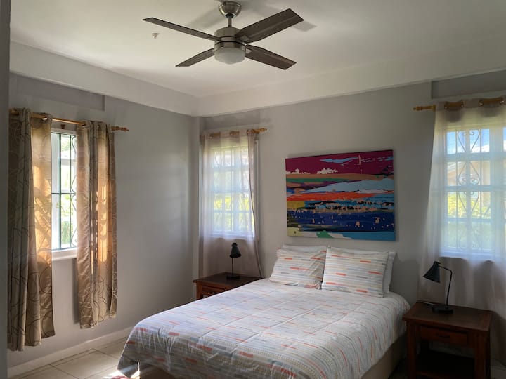 Cozy 2 Bdrm - Close To Beach & Mall - Saint Lucia