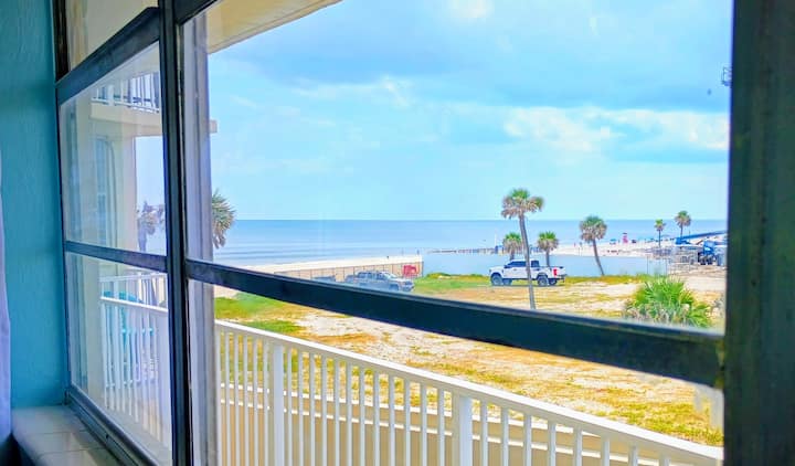 Studio Condo On The Beach - Daytona Beach