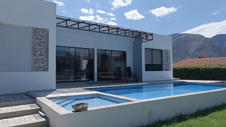 Villa Familiar Con Piscina En Santa Isabel - Santa Isabel