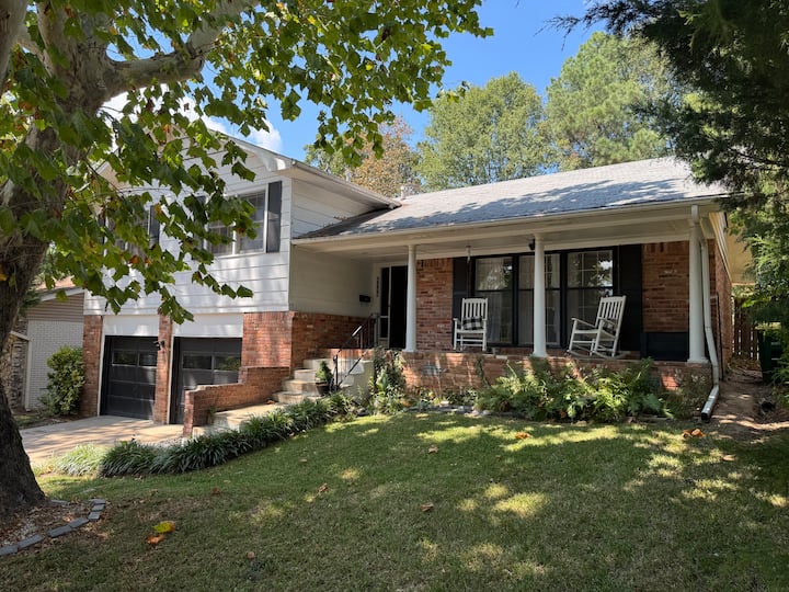 Spacious Home Near It All With 2 Car Garage! - 리틀록