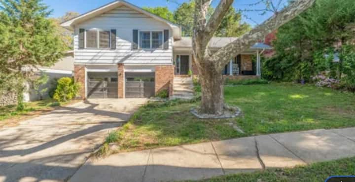 Spacious Home Near It All! - Little Rock, AR