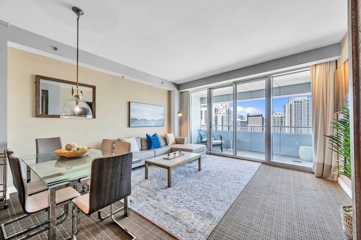 Spacious Condo In Ideal Location•bay View•parking - Key Biscayne, FL