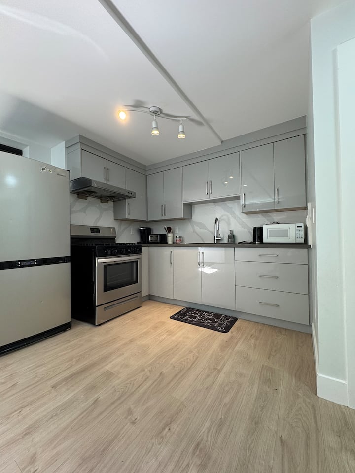 Cozy Stay In Vancouver With Laundry - British Columbia